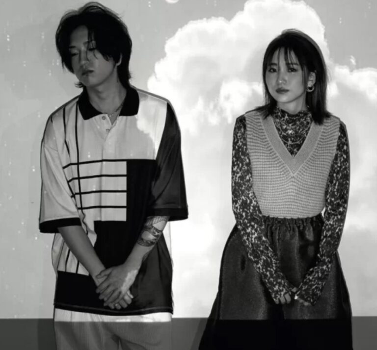 YOASOBIのAyaseのタトゥーに”衝撃”はにわか。意味と箇所。”不快”の声 - FES ROCK