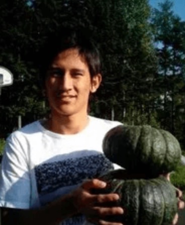 常田大希と彼女・Emmaの熱愛報道の歴史。馴れ初めから現在までのペアルック - FES ROCK