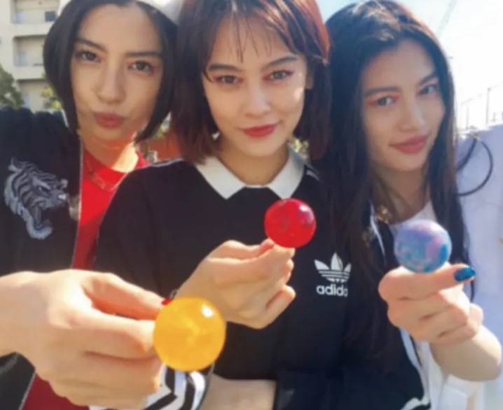 常田大希と彼女・Emmaの熱愛報道の歴史。馴れ初めから現在までのペアルック - FES ROCK