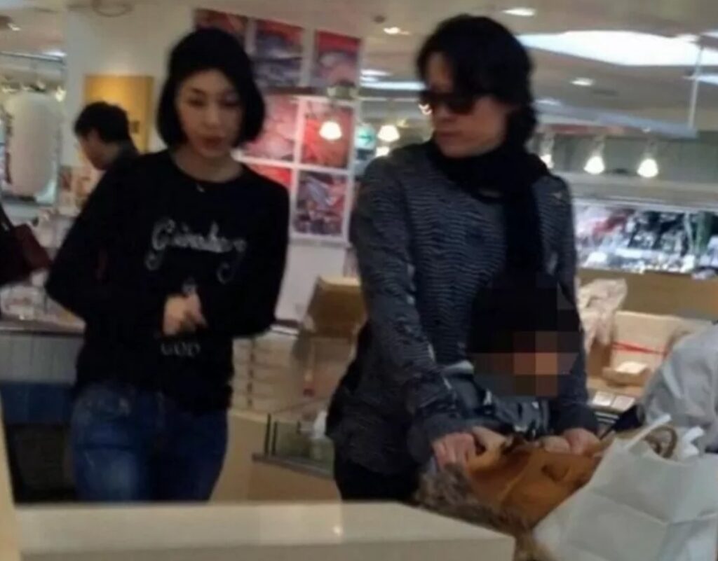 河村隆一と妻・佐野公美。馴れ初めは紹介で子供は1人。婿入りも亭主関白 - FES ROCK